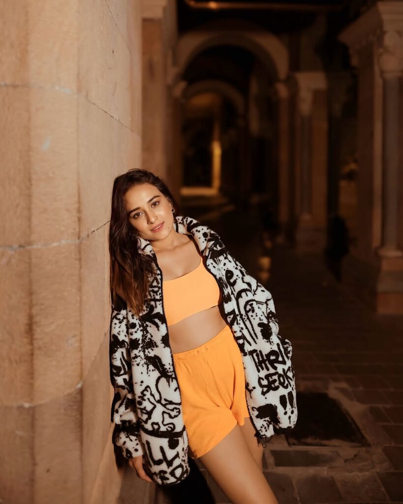 Sneha Jain, Neil Bhatt, Neha Rana, Kinshuk Majahan, Megha Barsenge ...